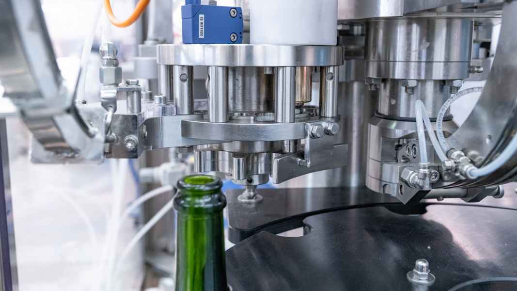 Eagle C - La Champenoise - AROL - Closure Systems - Customized ...